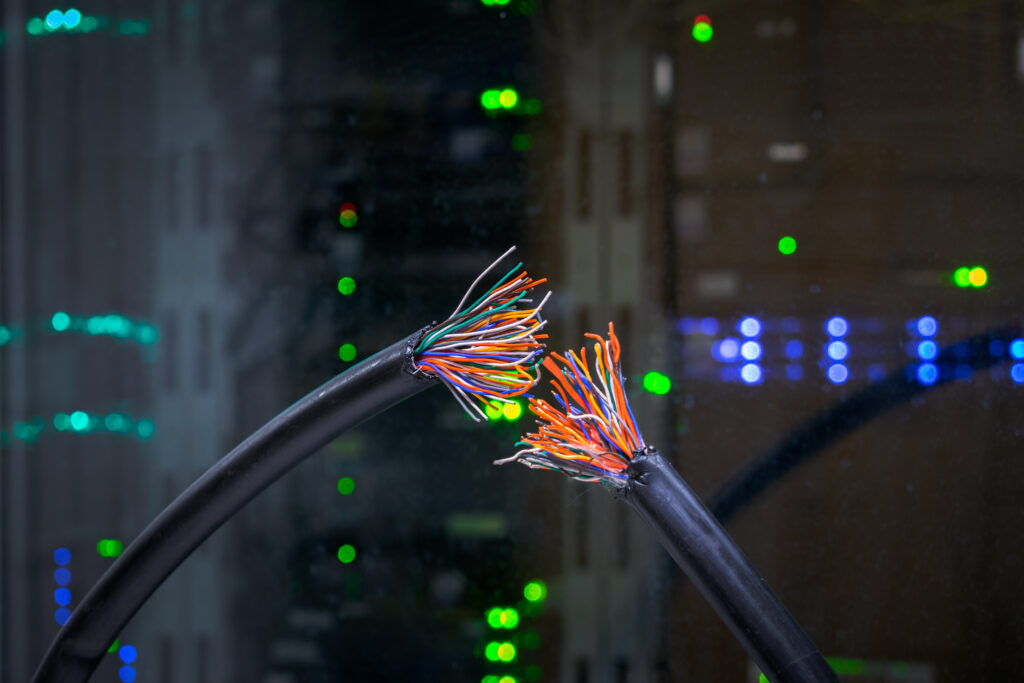 Cutting backbone cable. The problem is on the technical node. There is ...